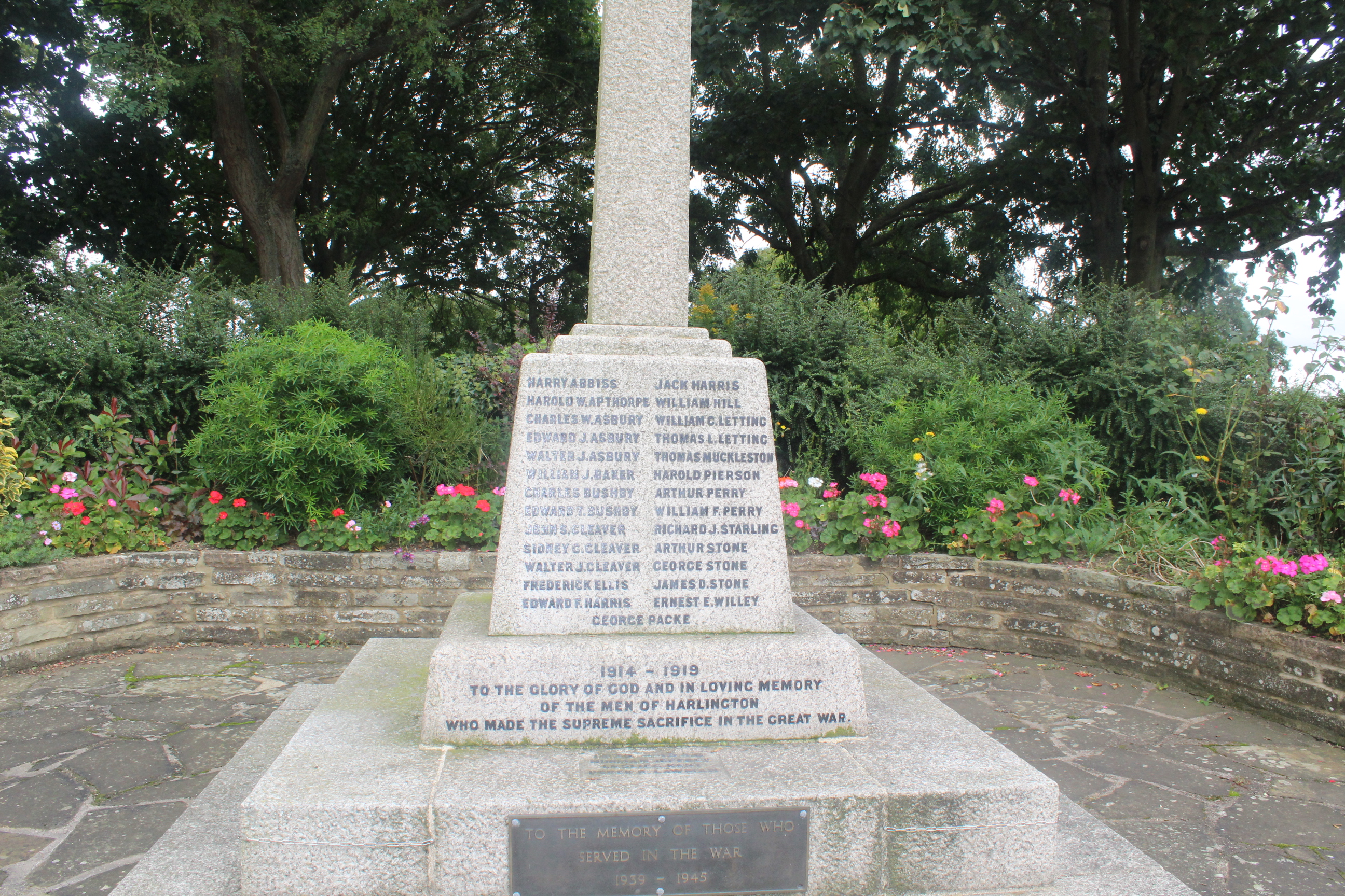 Harlington - War Memorials Online